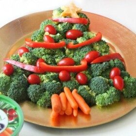 Christmas Tree Veggie Tray (5 Min Prep) - Somewhat Simple