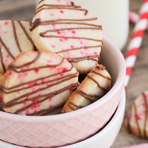 EASY Valentine Shortbread Cookies - Somewhat Simple
